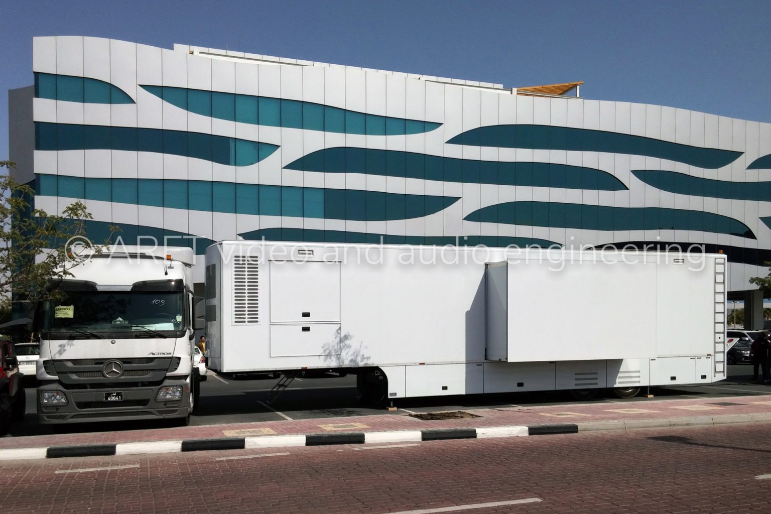 Large Ob Vans - ARET