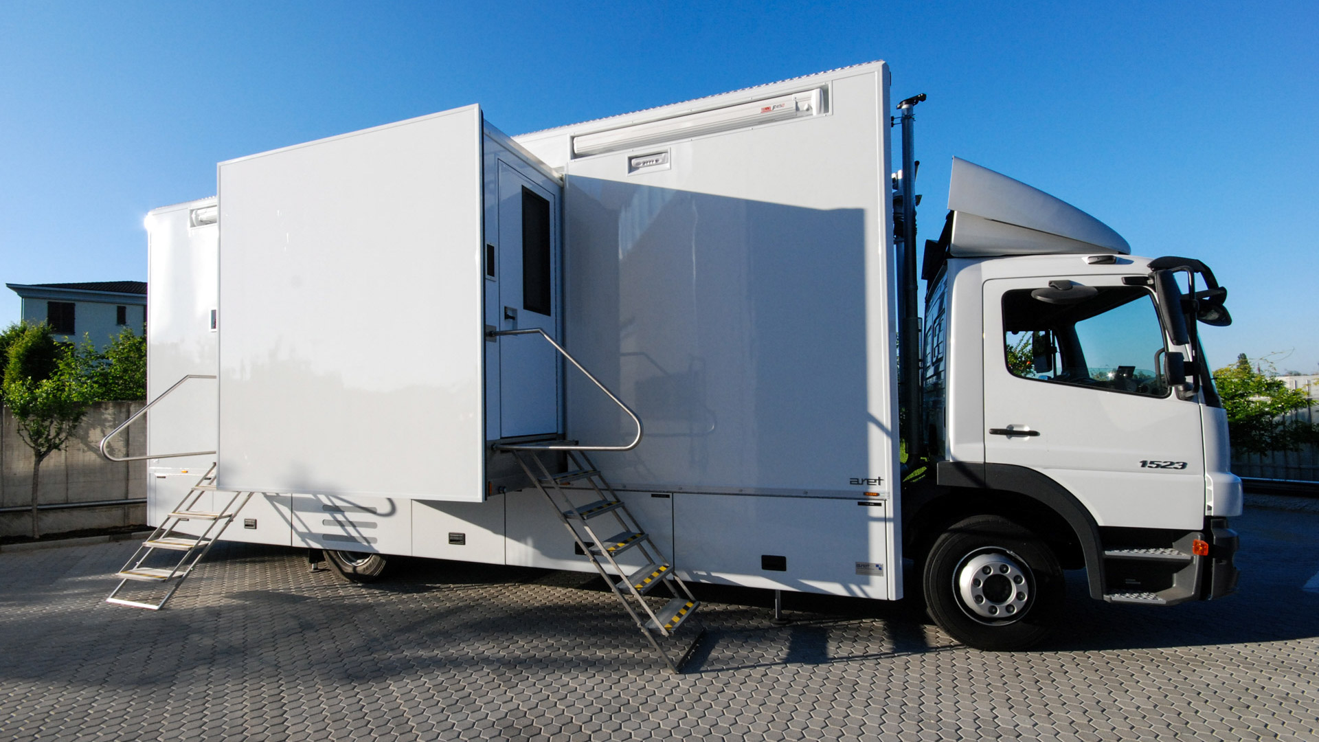 Large Ob Vans - ARET